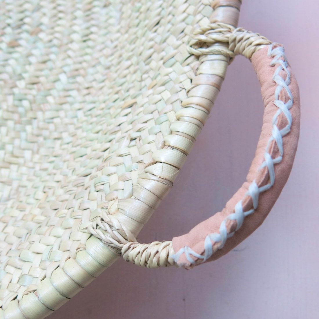 Korb flach natur – Ledergriff – Schöne Beute